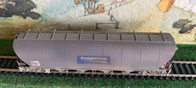NGPF 36102p - NSWR Grain hopper FREIGHTCORP - RTR - Heavy Weathered wi ...